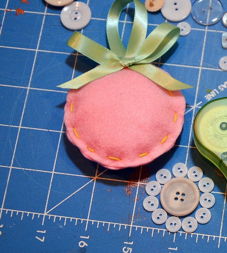 Felt Button Ornament Set